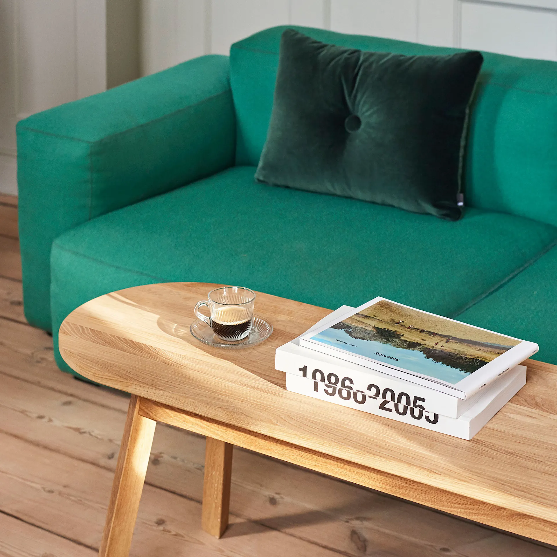 Hay triangle leg bench store