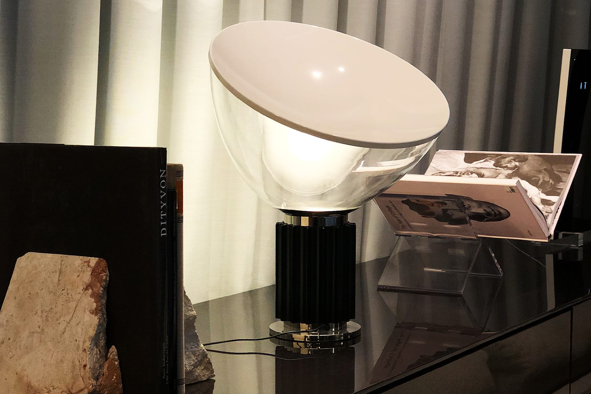 Köp Taccia Small från Flos | Nordiska Galleriet
