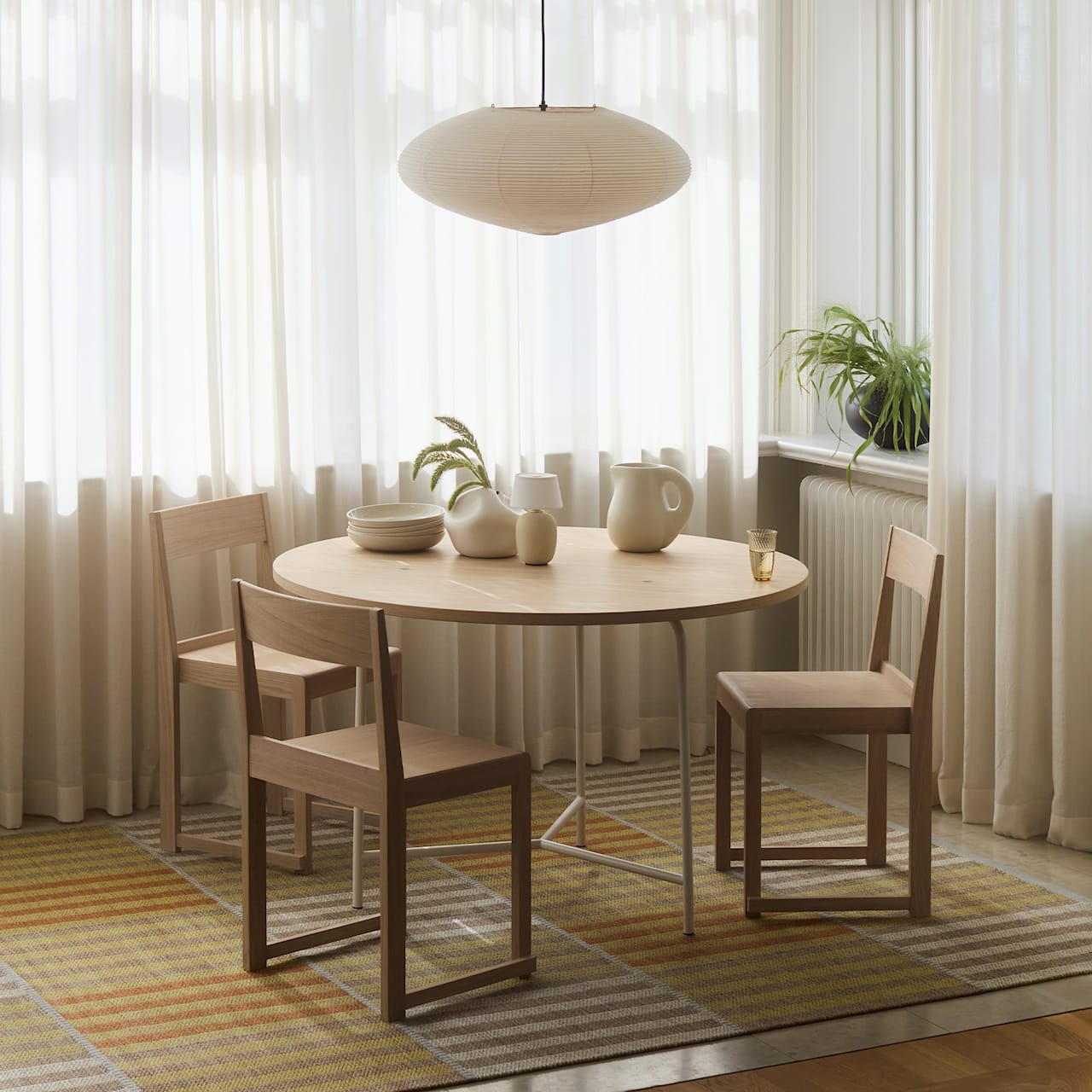 Kjøp Private Dining Table fra Gubi | Nordiska Galleriet